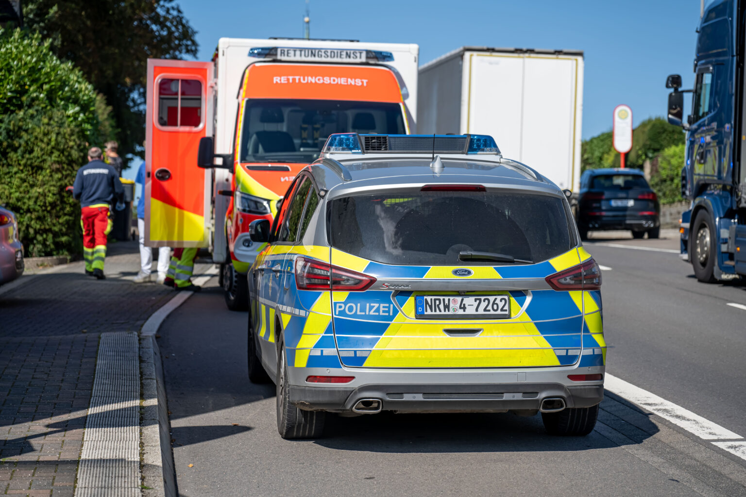Zwei Kinder auf Friedrich-Ebert-Straße von Auto erfasst | LokalDirekt