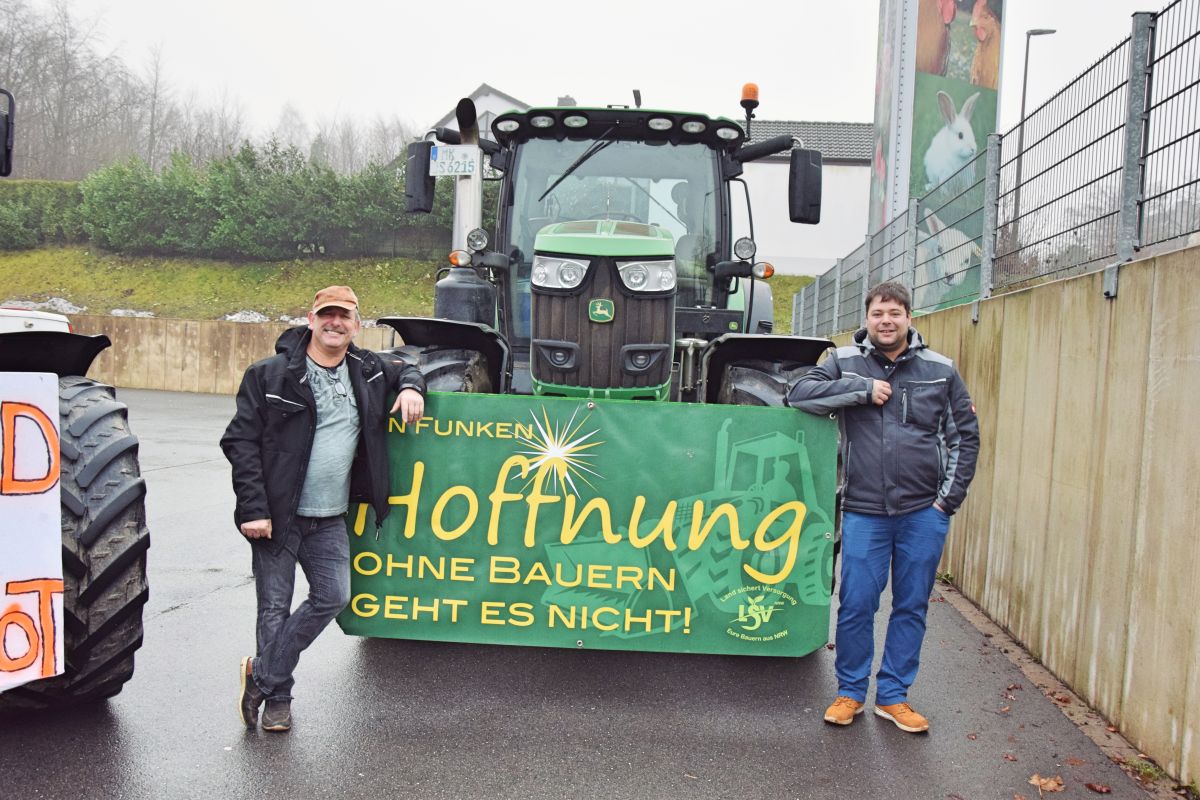 Bauernprotest in Berlin: Heimische Landwirte fahren mit Treckern zur ...